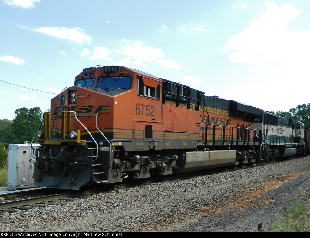BNSF 6752 - DPU #2